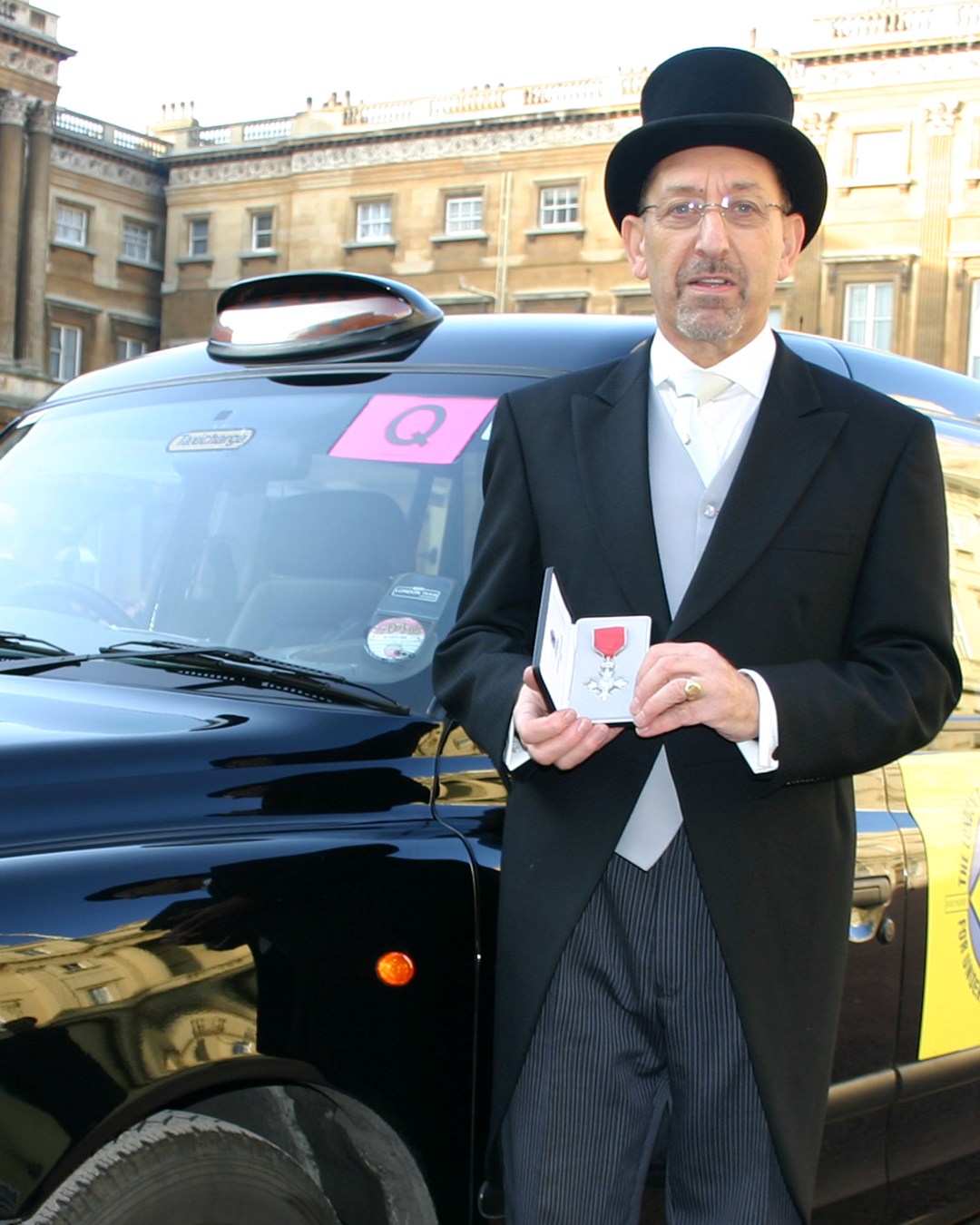 2004 - Alan Cohen awarded MBE - LTCFC